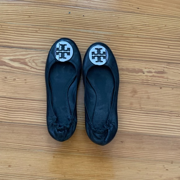 Tory Burch | Shoes | Black Tory Butch Flats With Silver Logo | Poshmark